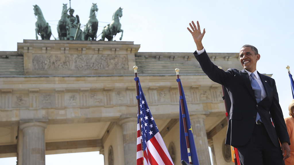 Barack Obama outlines ambition to cut nuclear weapons – Channel 4 News