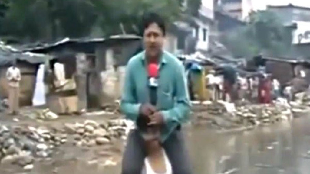 Indian TV journalist reports flood from victim’s shoulders – Channel 4 News
