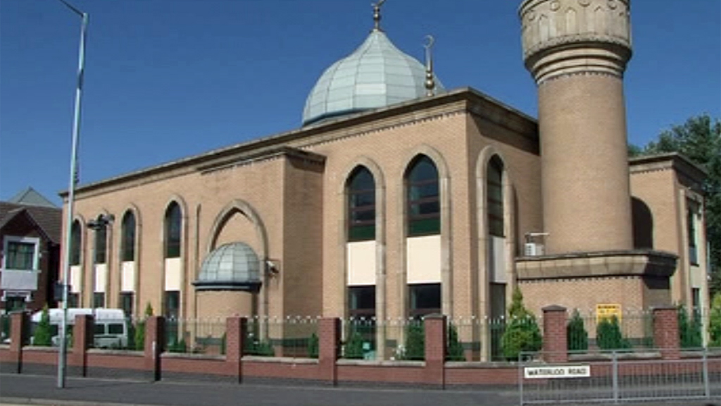 Blast debris found near Wolverhampton mosque – Channel 4 News
