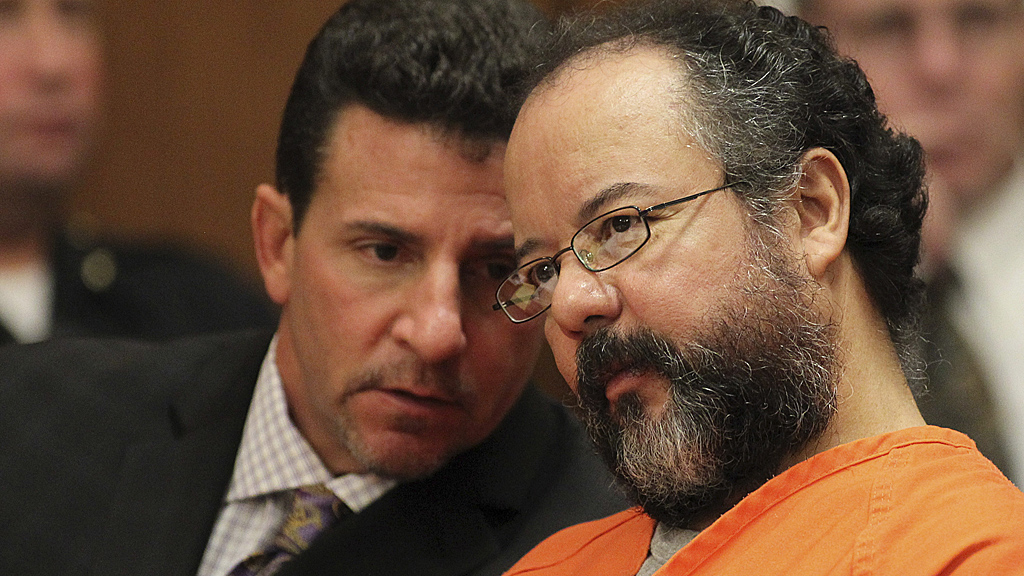 Cleveland kidnapper Ariel Castro sentenced to life in jail – Channel 4 News