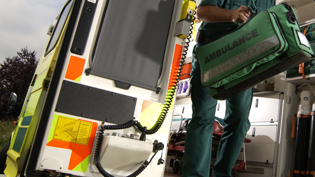Surge in A&E demand forces rise in private ambulances – Channel 4 News