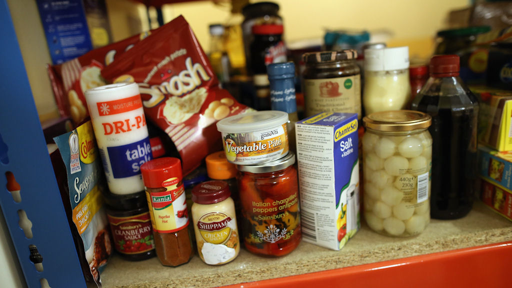 Red Cross to feed hungry Brits for first time since WWII – Channel 4 News