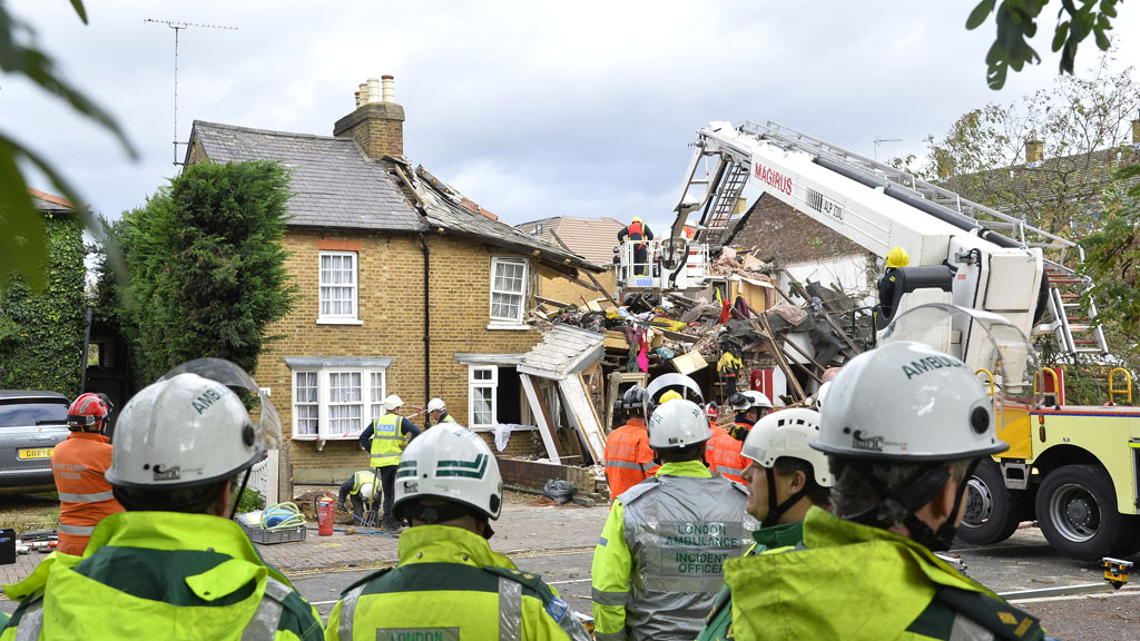 Four die as storms hit southern Britain – Channel 4 News