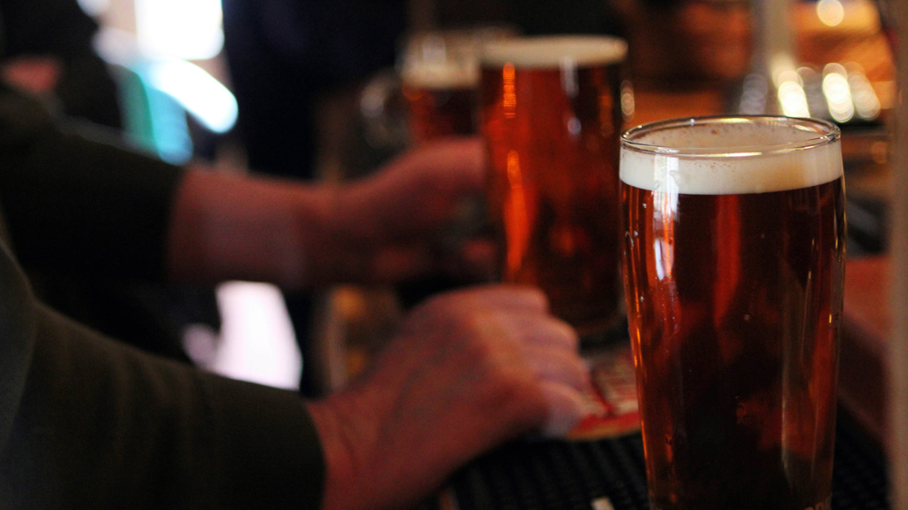 MP and pub company clash over beer overcharging claim – Channel 4 News