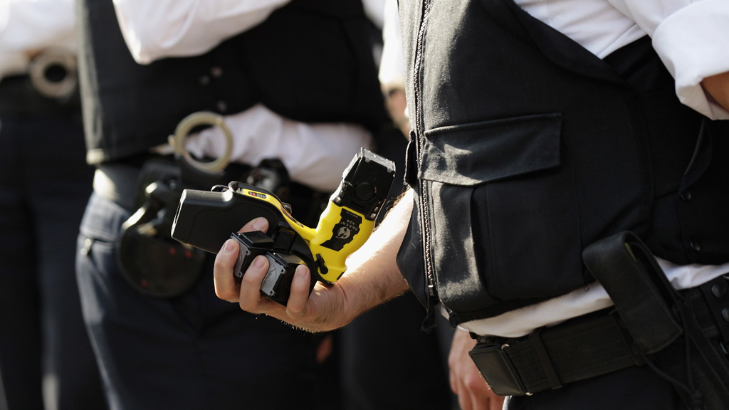 Police investigated after Taser used on school pupils – Channel 4 News