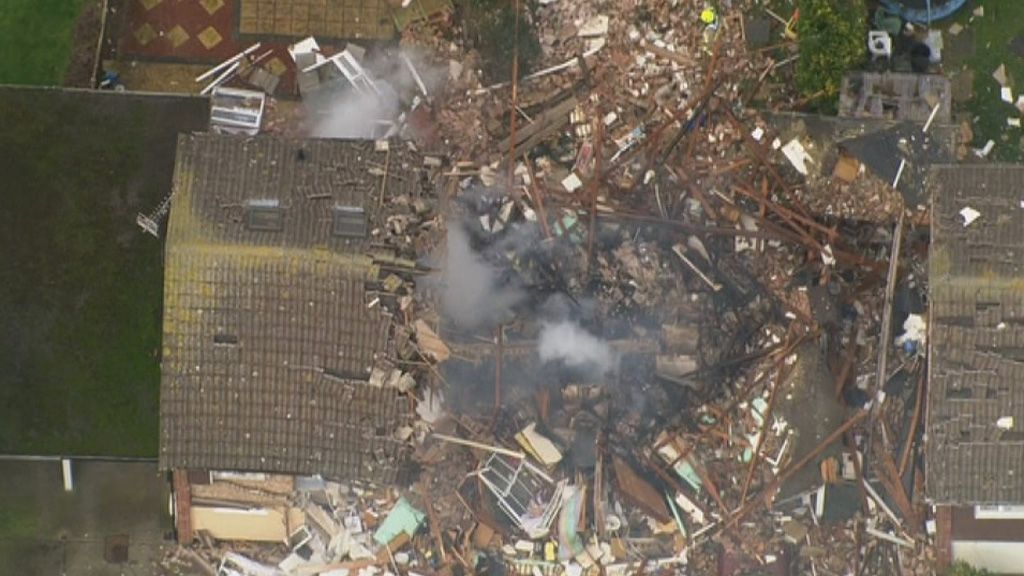 Explosion in Essex: 10 people hurt – Channel 4 News