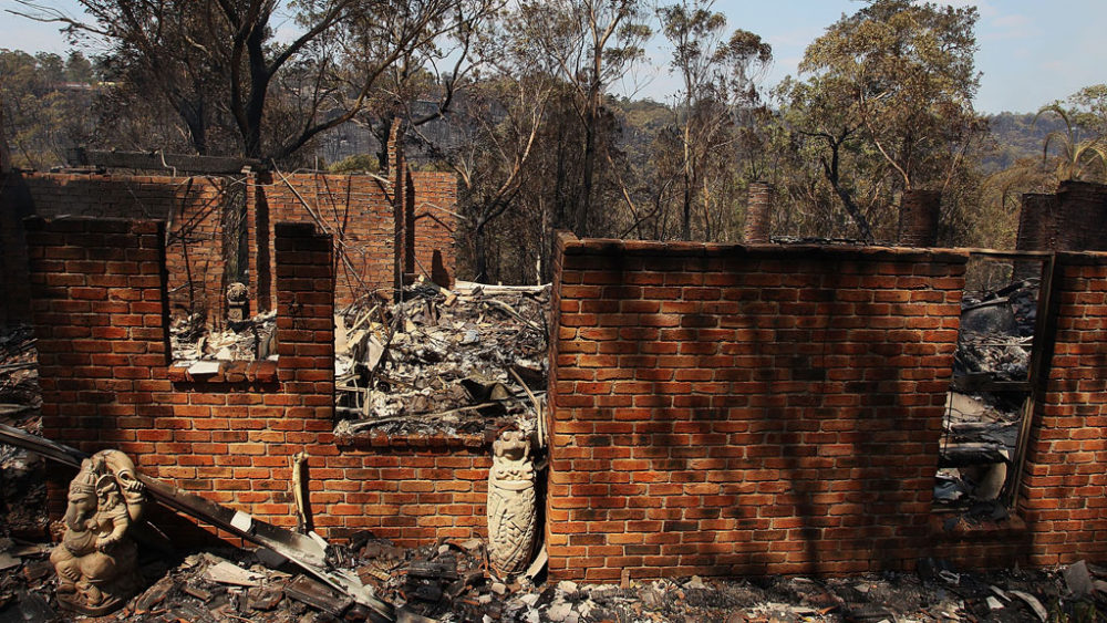 Bushfires destroy homes in Australia – Channel 4 News