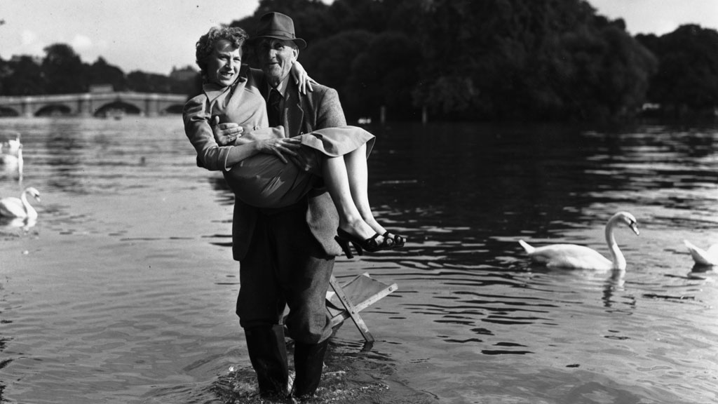 Ten pictures that show what flooding looked like in 1953 – Channel 4 News