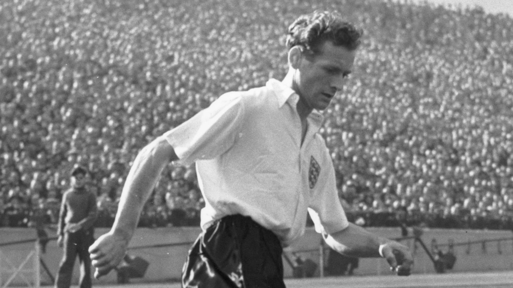 Tributes paid to Sir Tom Finney – Channel 4 News