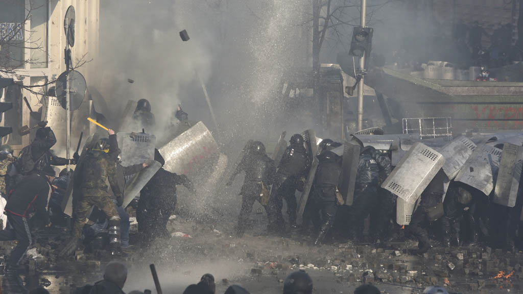 Battle for Kiev as Ukraine protests erupt into new violence – Channel 4 ...