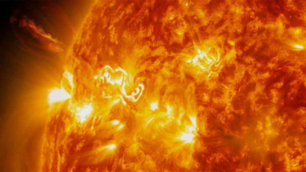 Beautiful images of solar flare released by Nasa – Channel 4 News