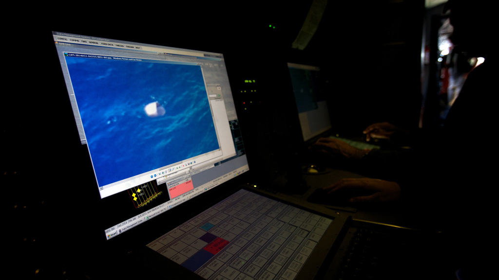 Did MH370 co-pilot make mid-flight phone call? – Channel 4 News