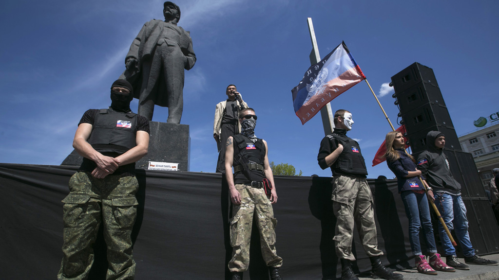 Ukraine: ambush at Donetsk checkpoint leaves 14 dead – Channel 4 News