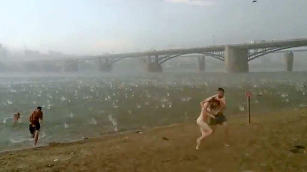 Hailstones set beach-goers running for cover – Channel 4 News