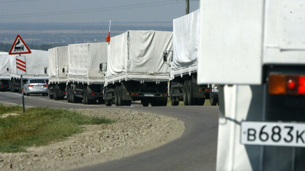 Russian aid convoy moves closer to Ukrainian border – Channel 4 News