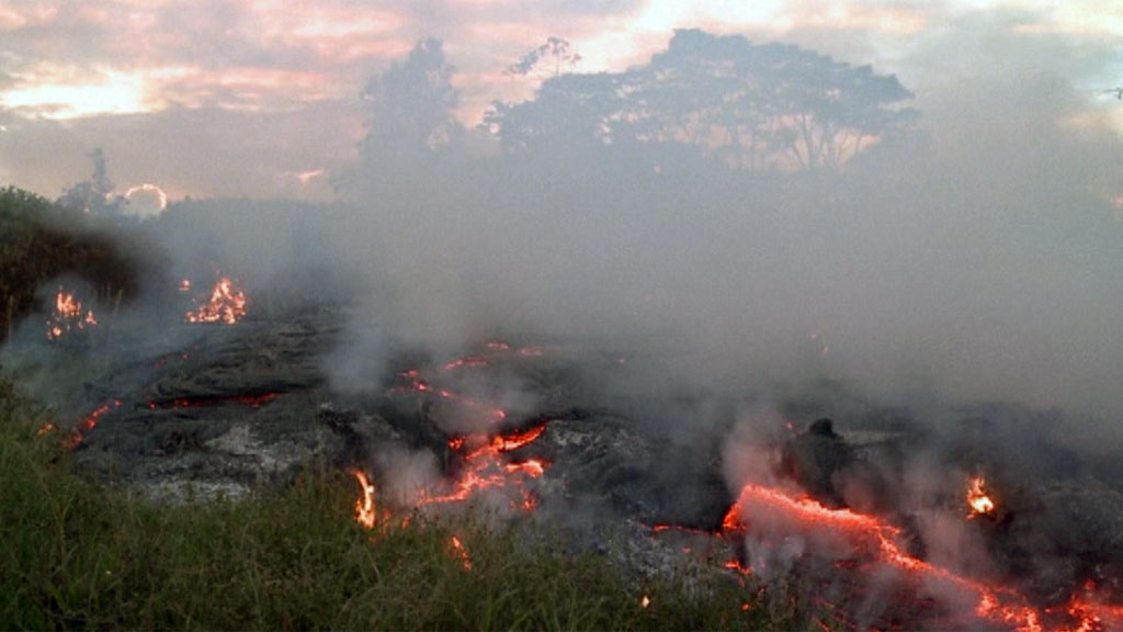 Large lava flow prompts evacuation warning in Hawaii – Channel 4 News