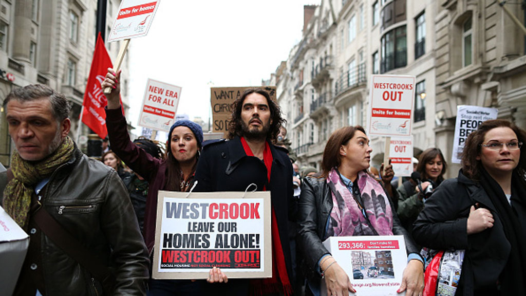 New Era residents protest over rent rise fears – Channel 4 News