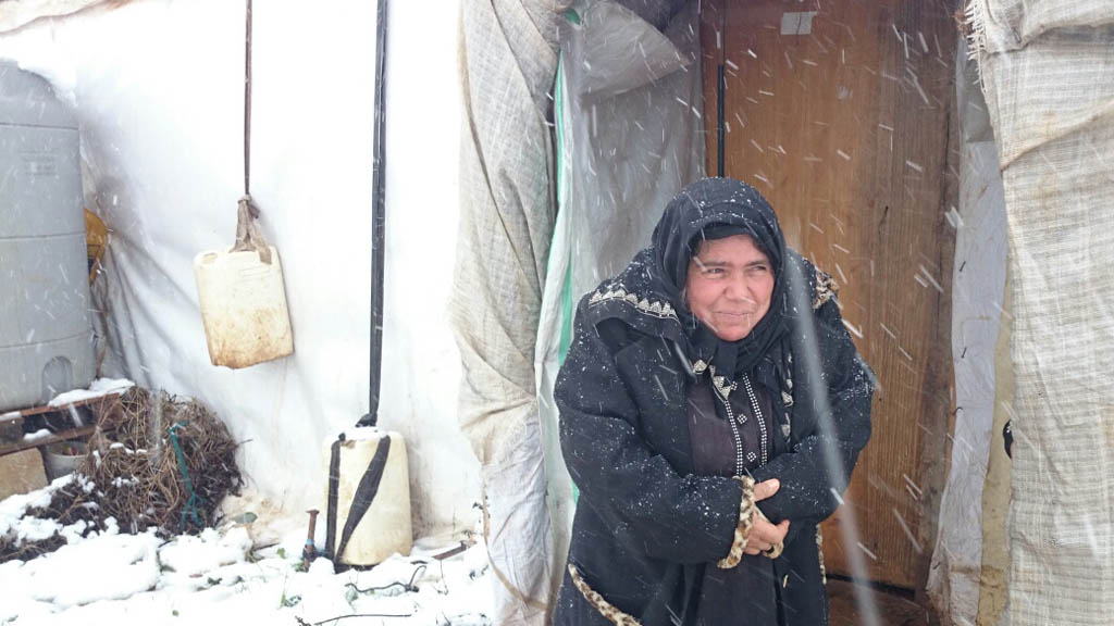 ‘Catastrophic’ situation in Syria as snowstorm hits – Channel 4 News