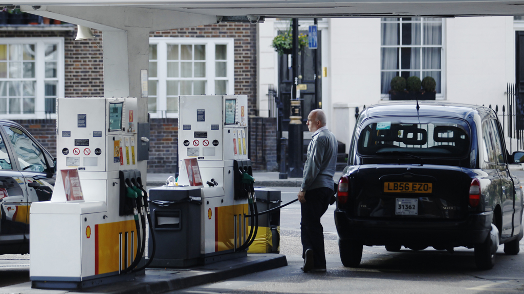 Inflation drops to record low as oil prices tumble – Channel 4 News