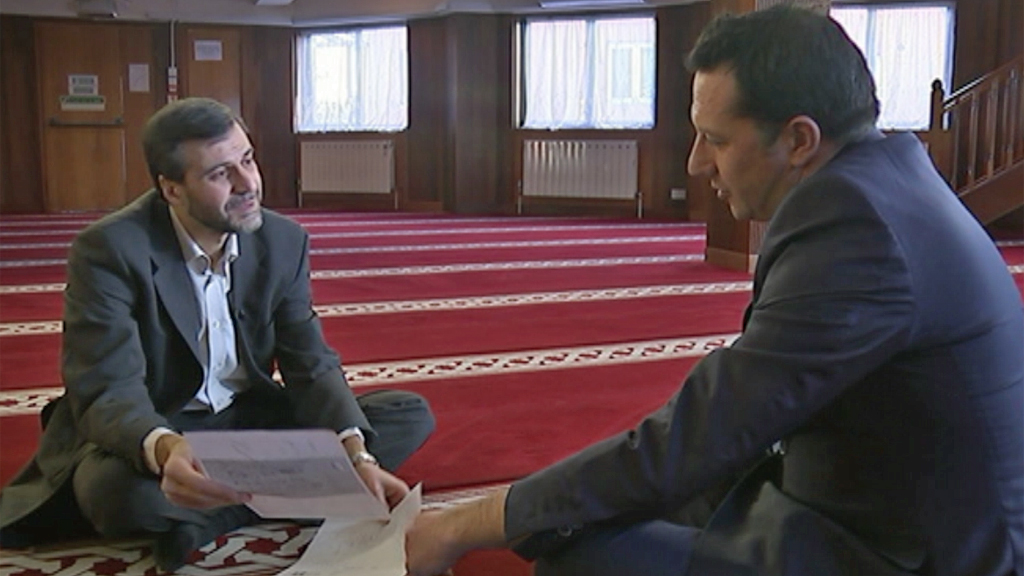 Fighting extremism: anger inside British mosques – Channel 4 News