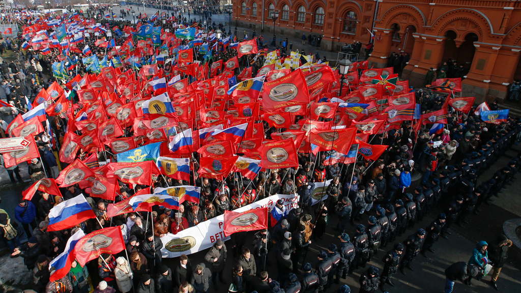 Russians rally in ‘anti-Maidan’ march in Moscow – Channel 4 News