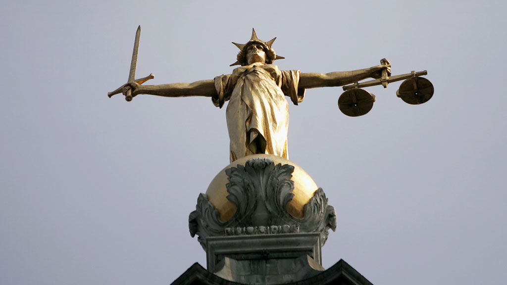 Oxford paedophile ring: 370 girls ‘faced abuse’ – Channel 4 News
