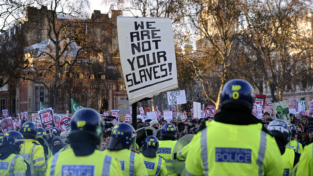 Policeman found guilty of tuition fee protest assault – Channel 4 News