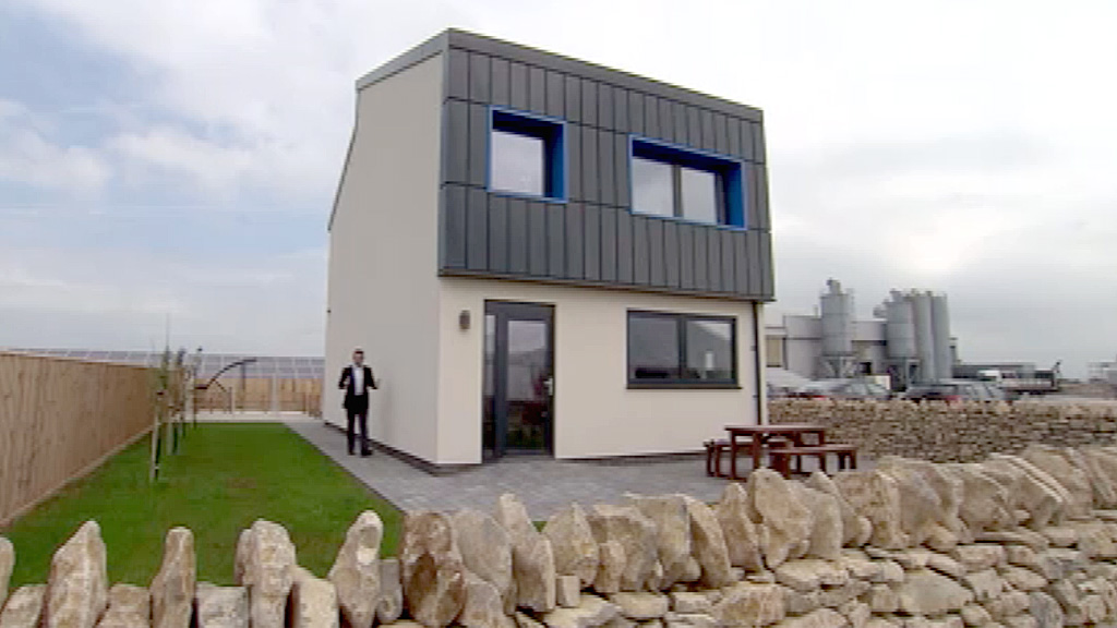 UK’s first low-cost ‘positive energy’ house built in Wales – Channel 4 News