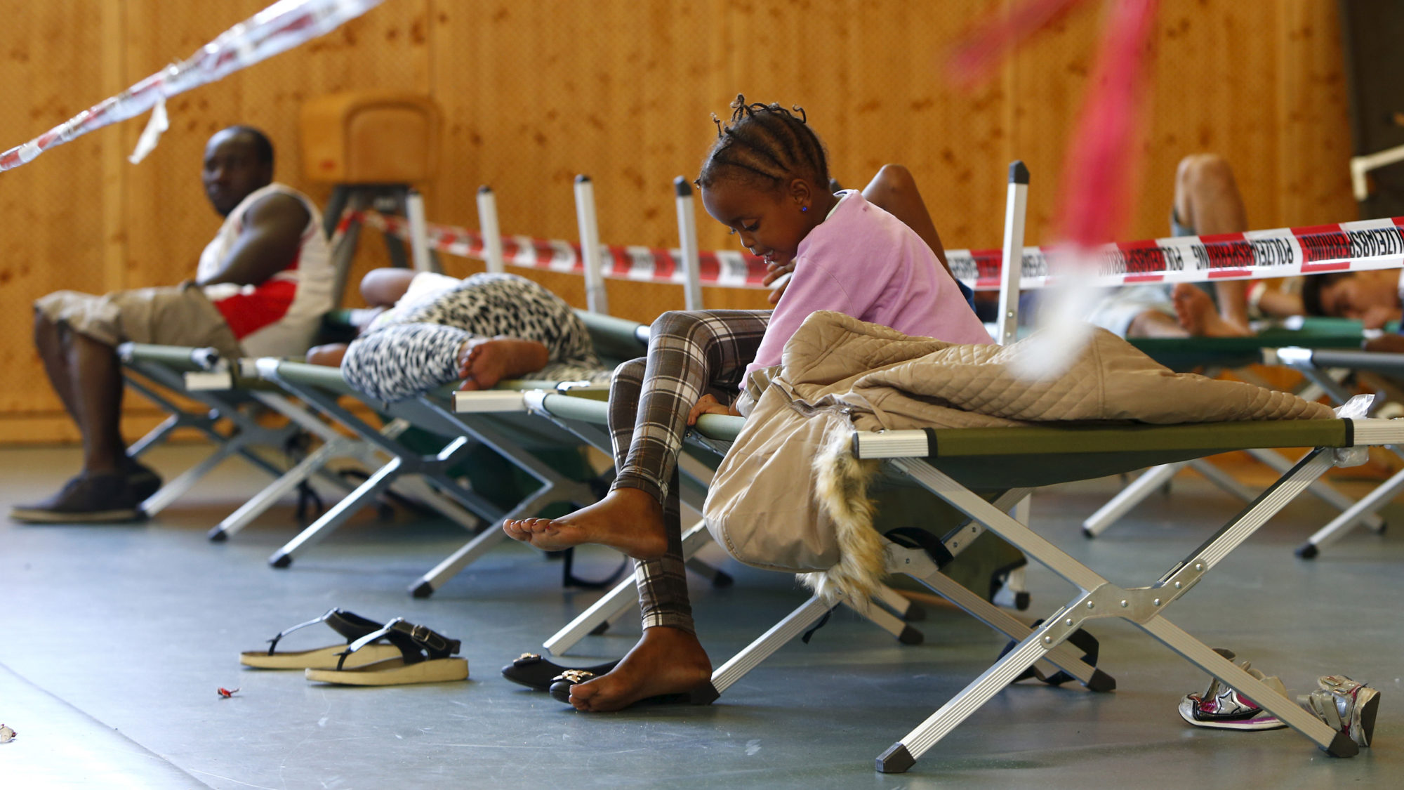 German army and volunteers provide shelter for refugees – Channel 4 News