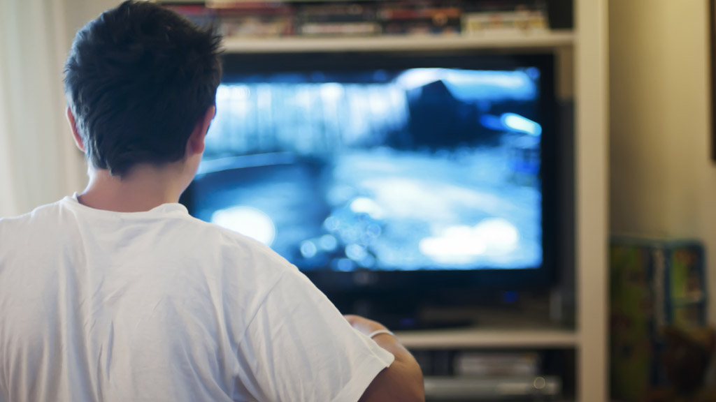 Extra hour of television and video games hurt GCSE grades – Channel 4 News
