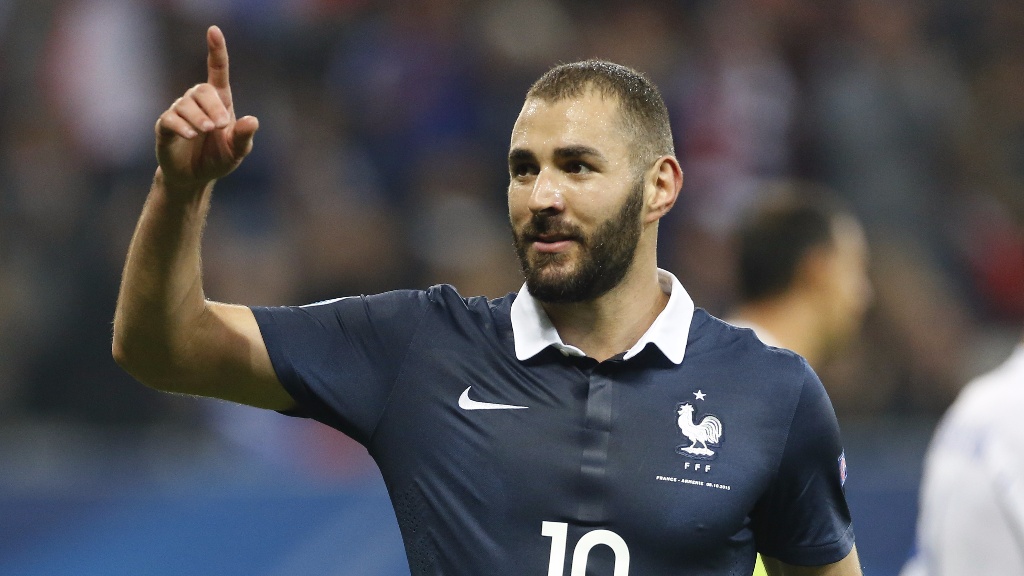 French footballer Karim Benzema arrested in blackmail probe – Channel 4 ...