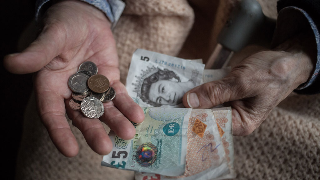 ‘Work till you drop’ warning on pensions – Channel 4 News