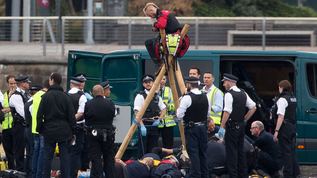 Black Lives Matter protesters close City Airport runway – Channel 4 News