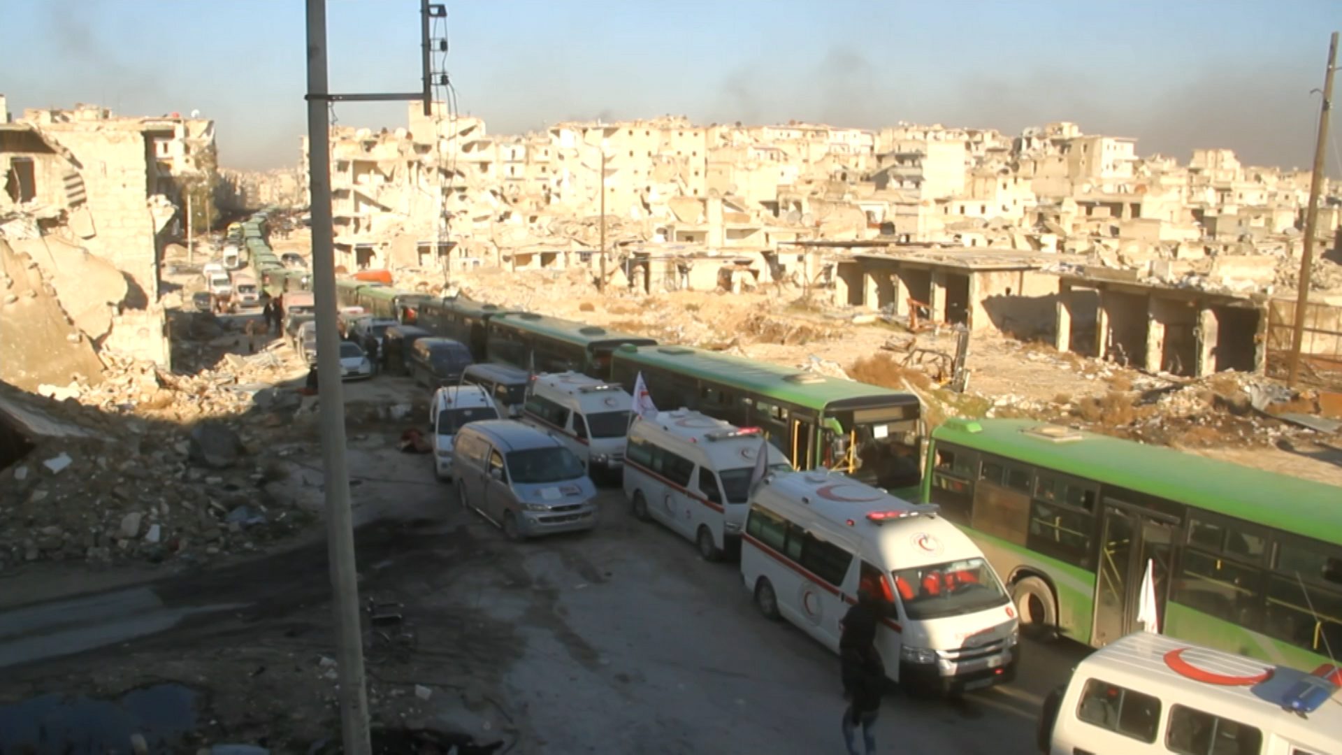 Syria: civilians leaving Aleppo – Channel 4 News