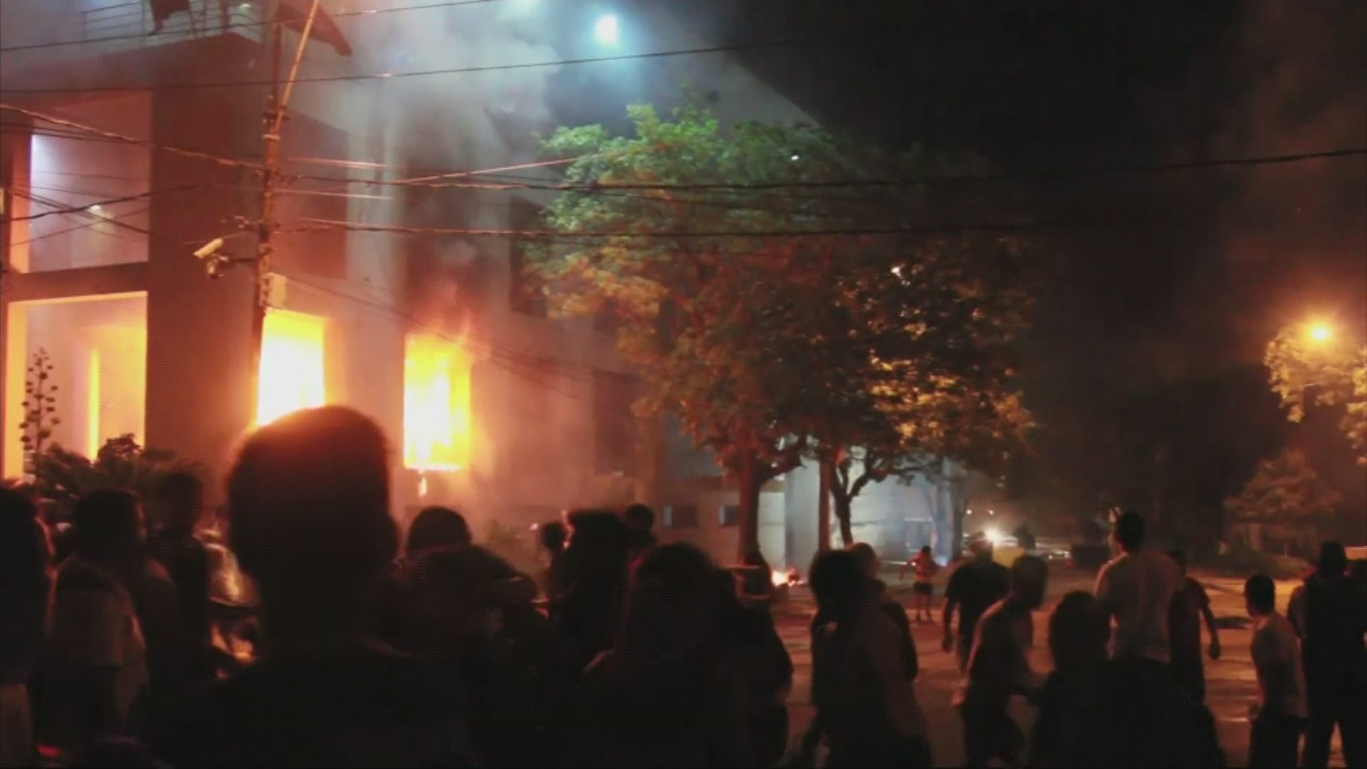 Congress building set on fire in Paraguay protests – Channel 4 News