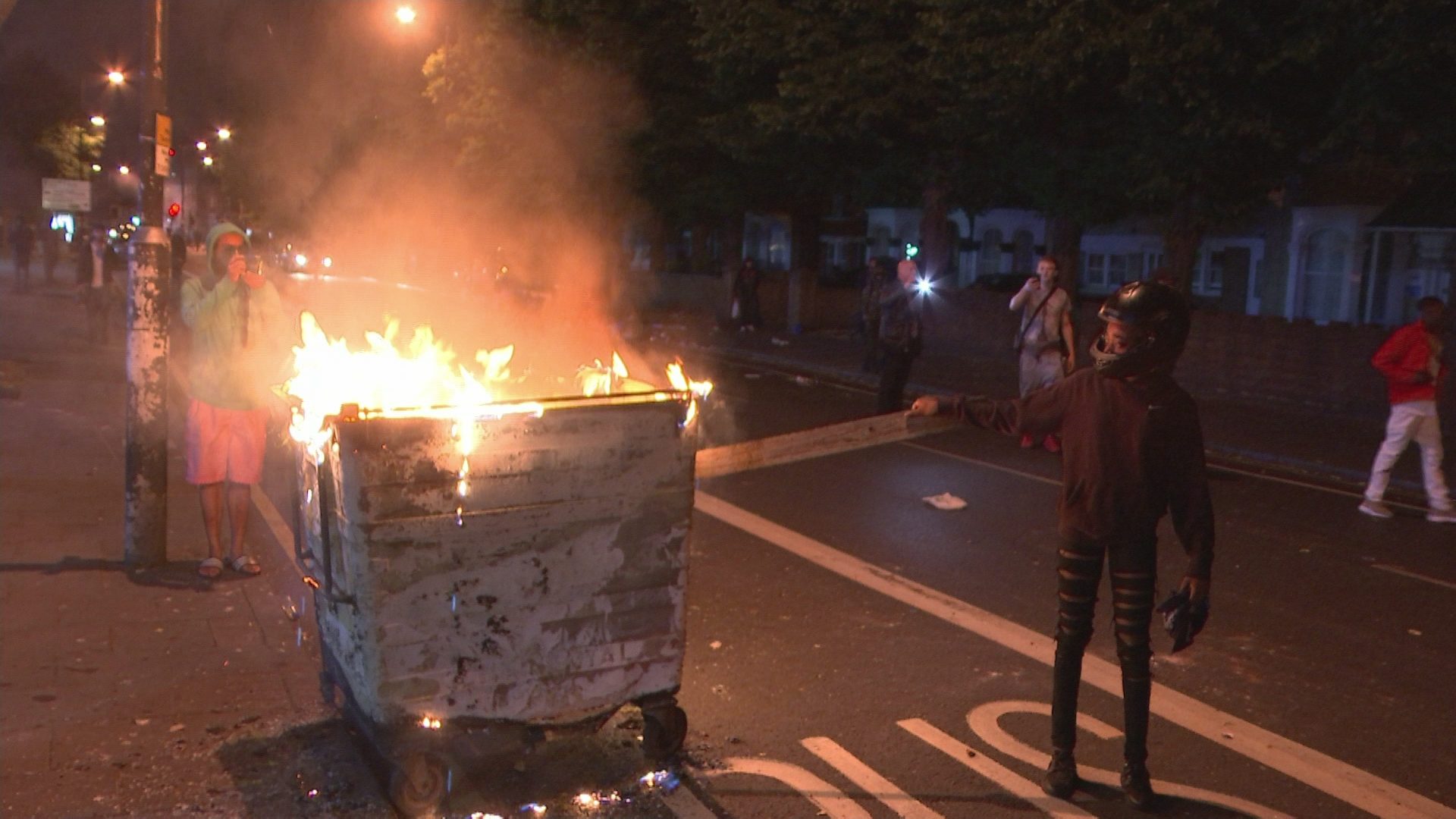 Police injured in protests following Edson Da Costa death – Channel 4 News