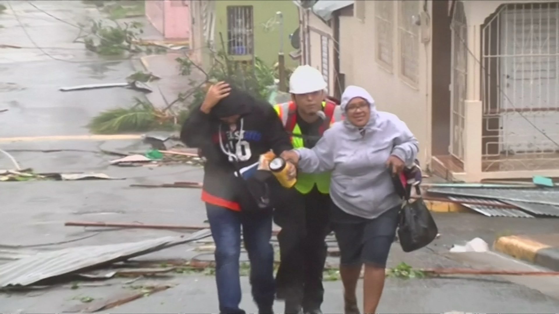 Dominica destroyed after Hurricane Maria – Channel 4 News
