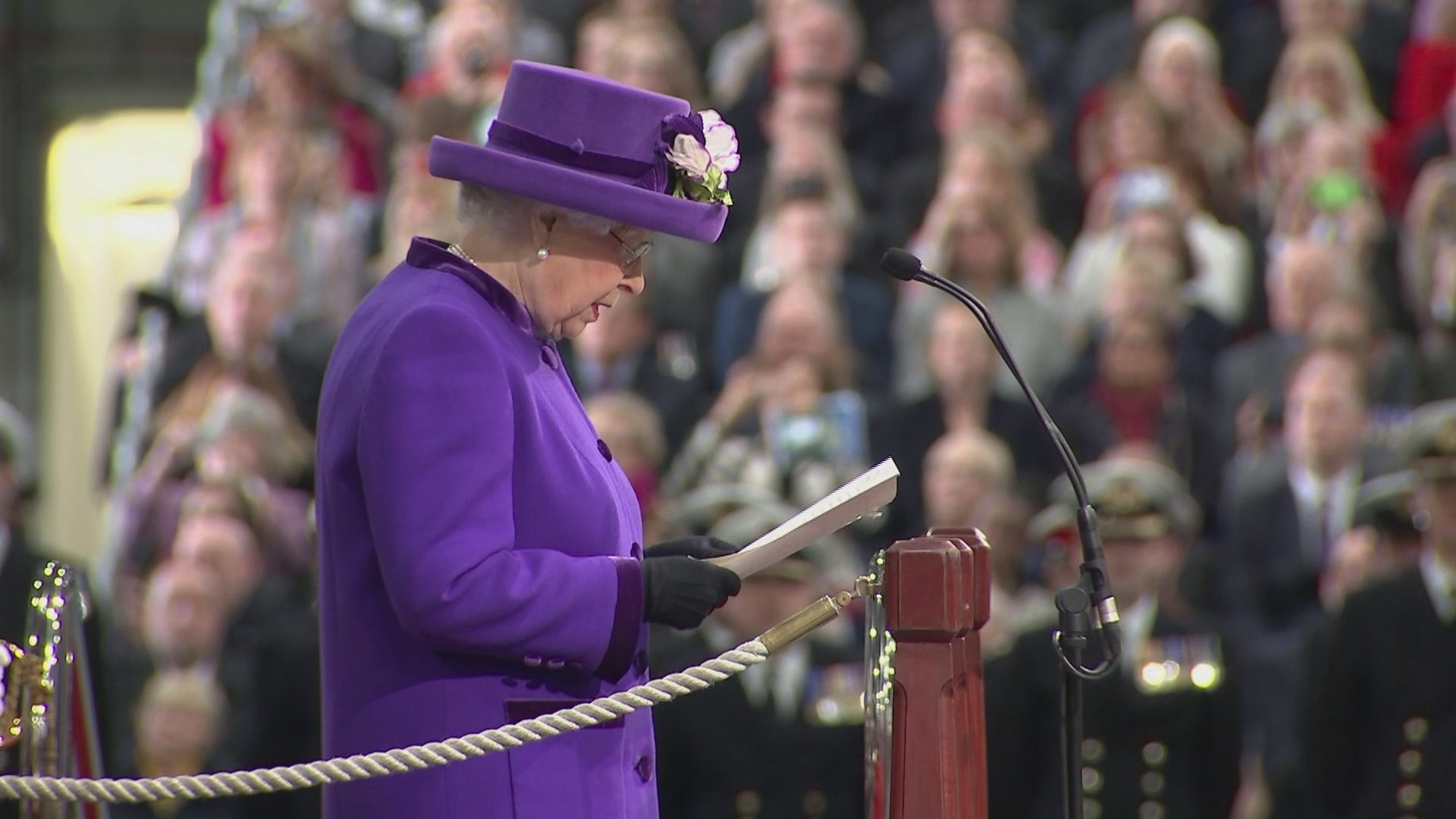 Multi-billion-pound Royal Navy vessel launched by the Queen – Channel 4 ...
