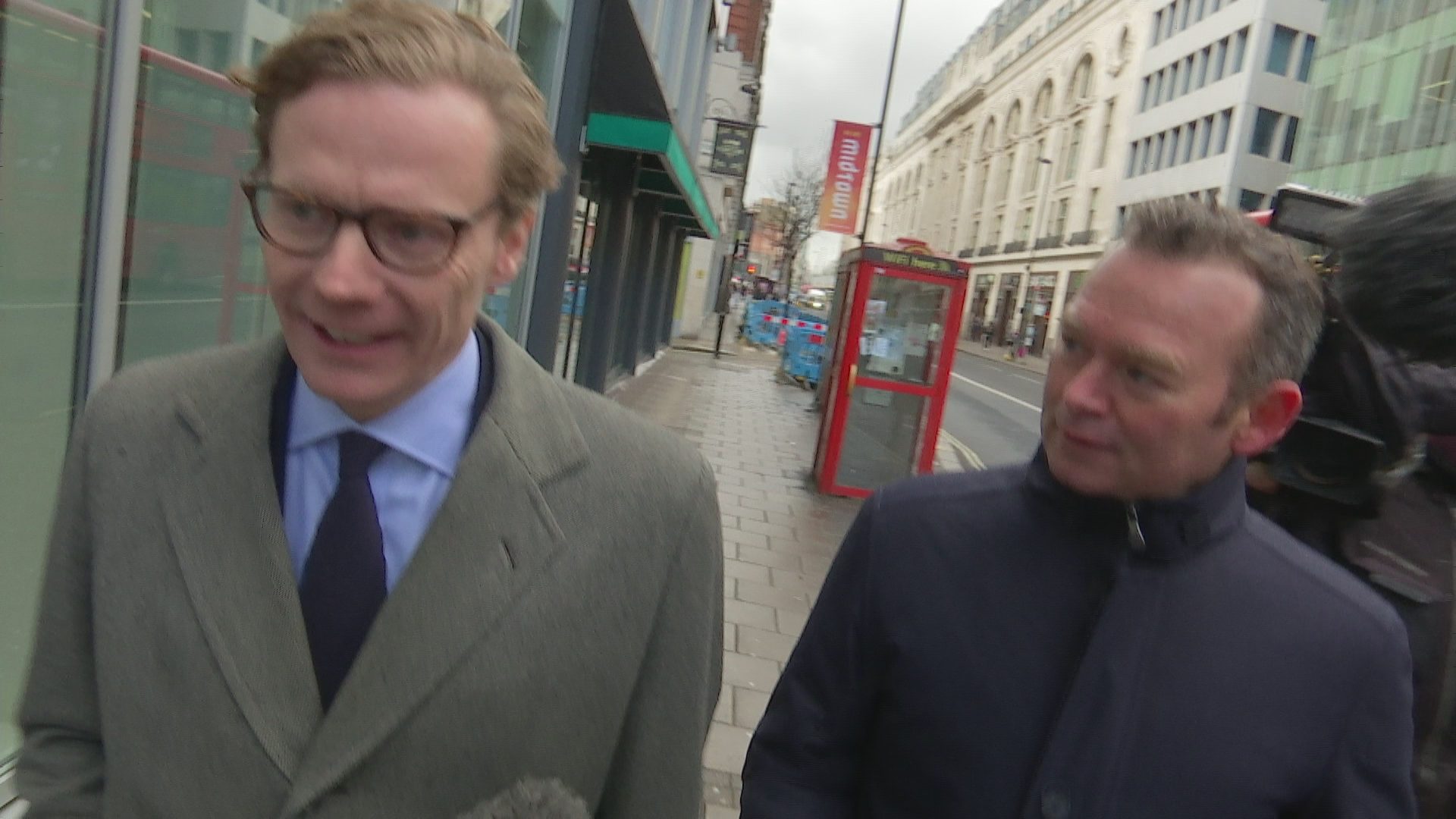 Cambridge Analytica CEO Alexander Nix suspended – Channel 4 News