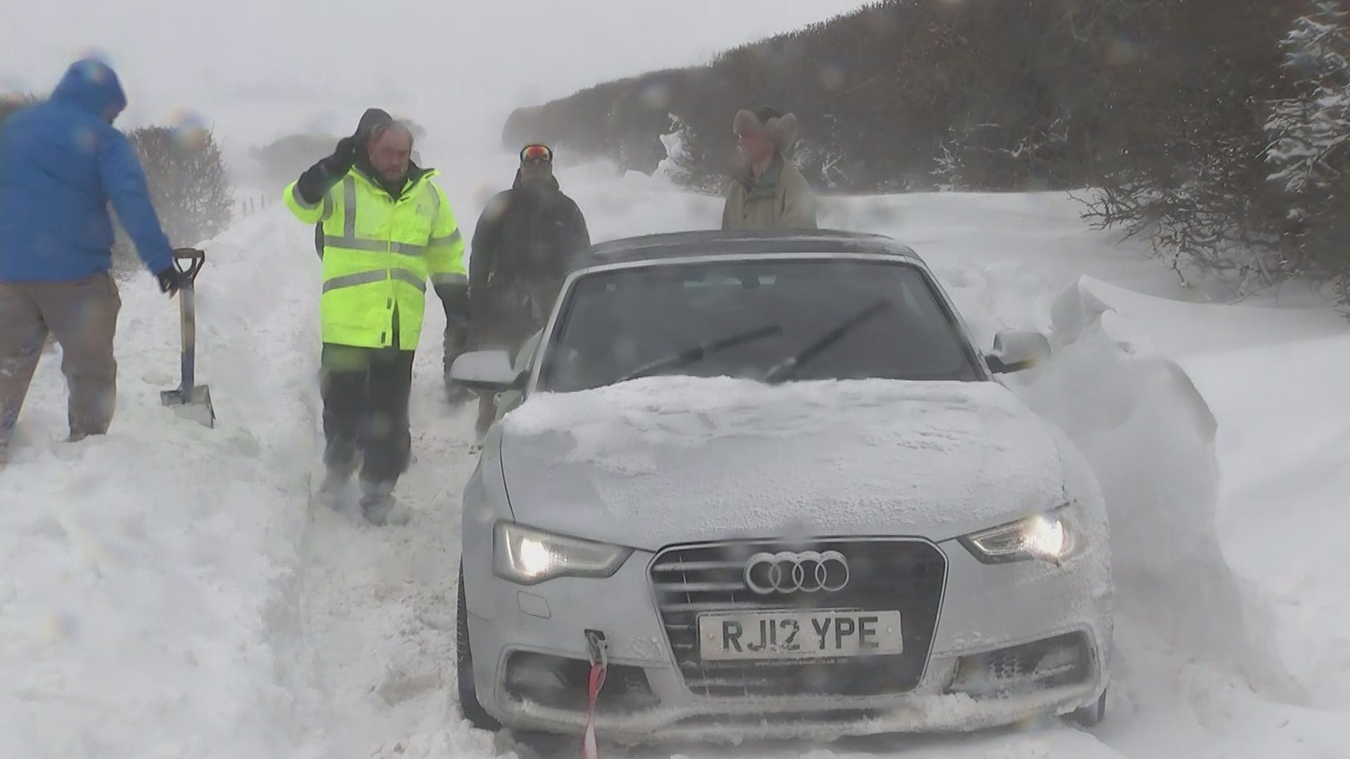 Snow, ice and freezing rain cause misery across UK – Channel 4 News