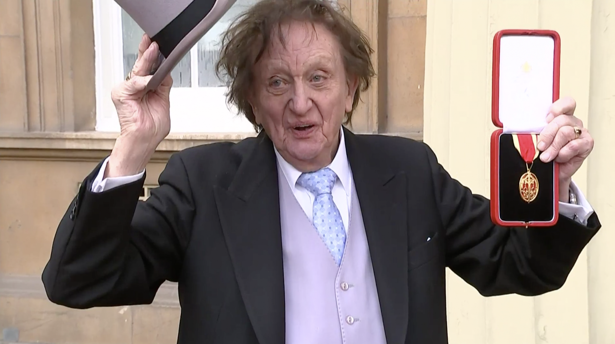 Sir Ken Dodd dies aged 90 – Channel 4 News