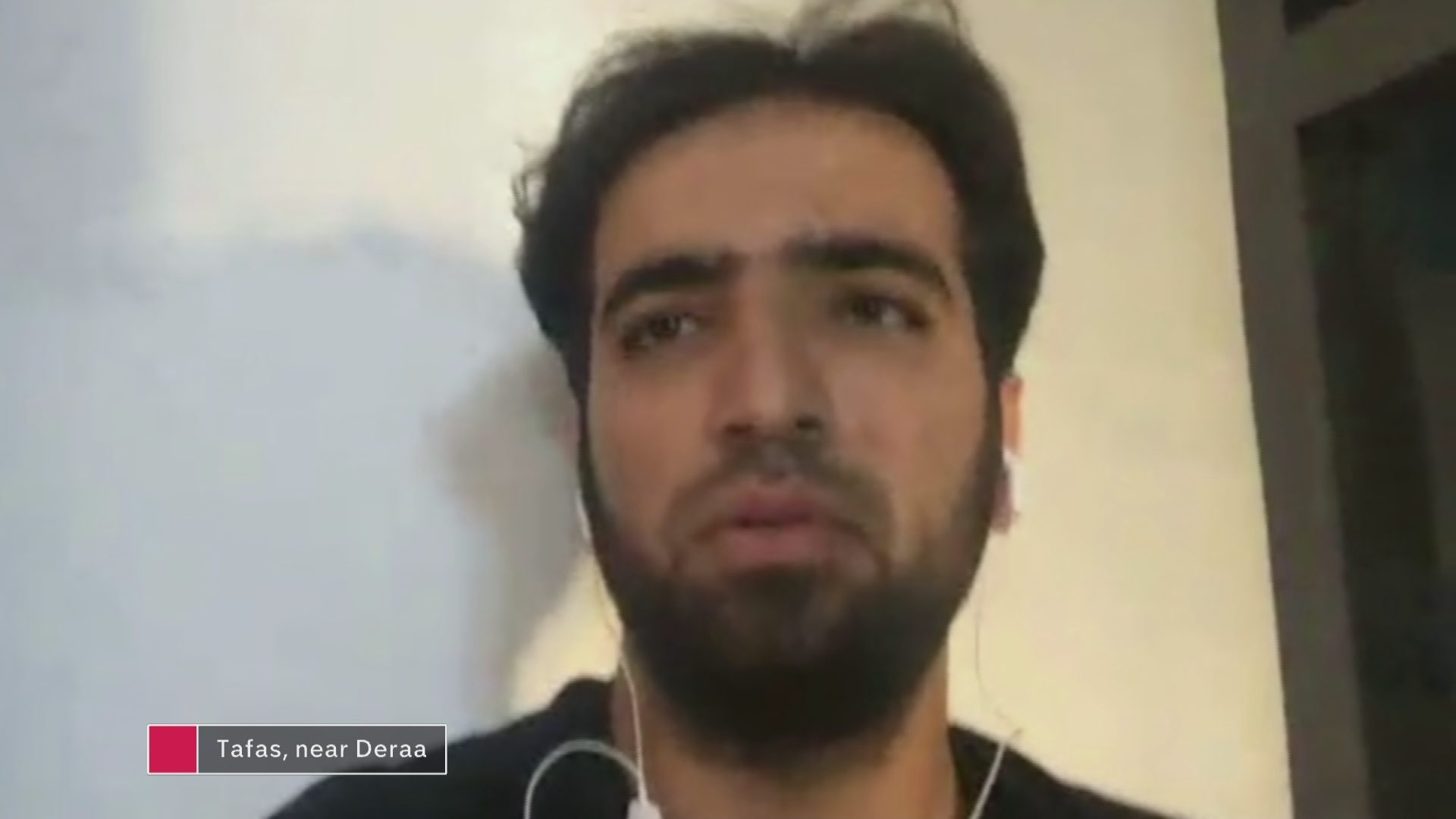 Syrian government forces bombard rebel fighters in Deraa – Channel 4 News