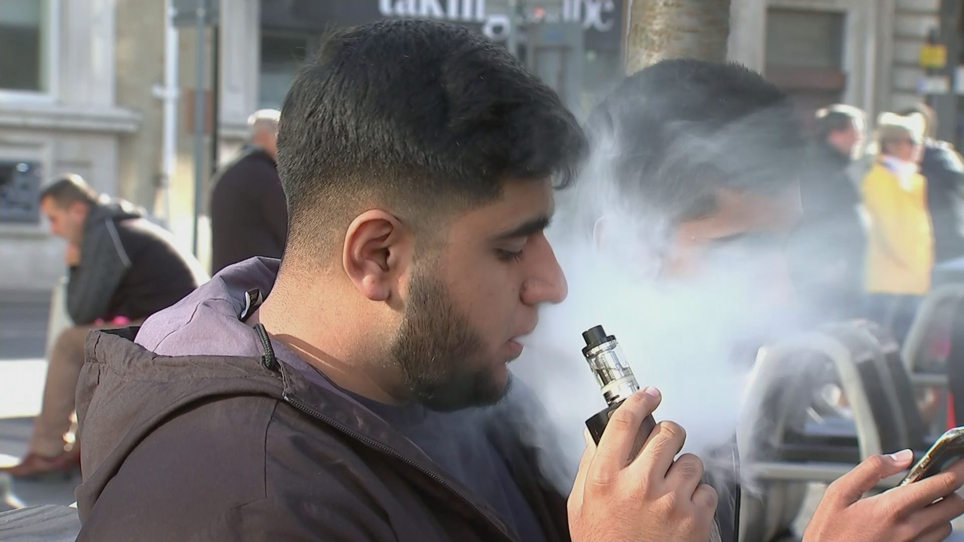 MPs call for vaping rules to be relaxed – Channel 4 News