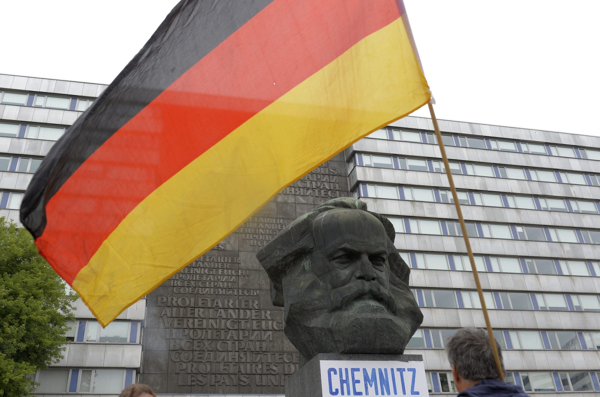 German far-right groups gather for more Chemnitz protests – Channel 4 News