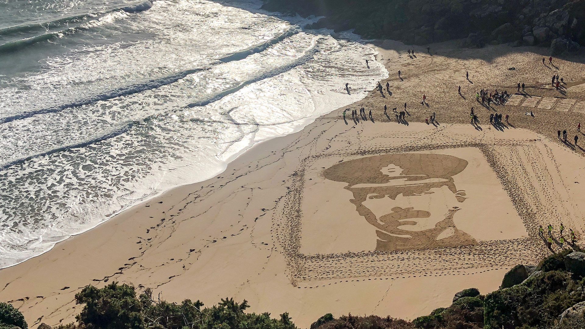 Portraits in the sand: artwork honours The Fallen on Britain’s beaches ...