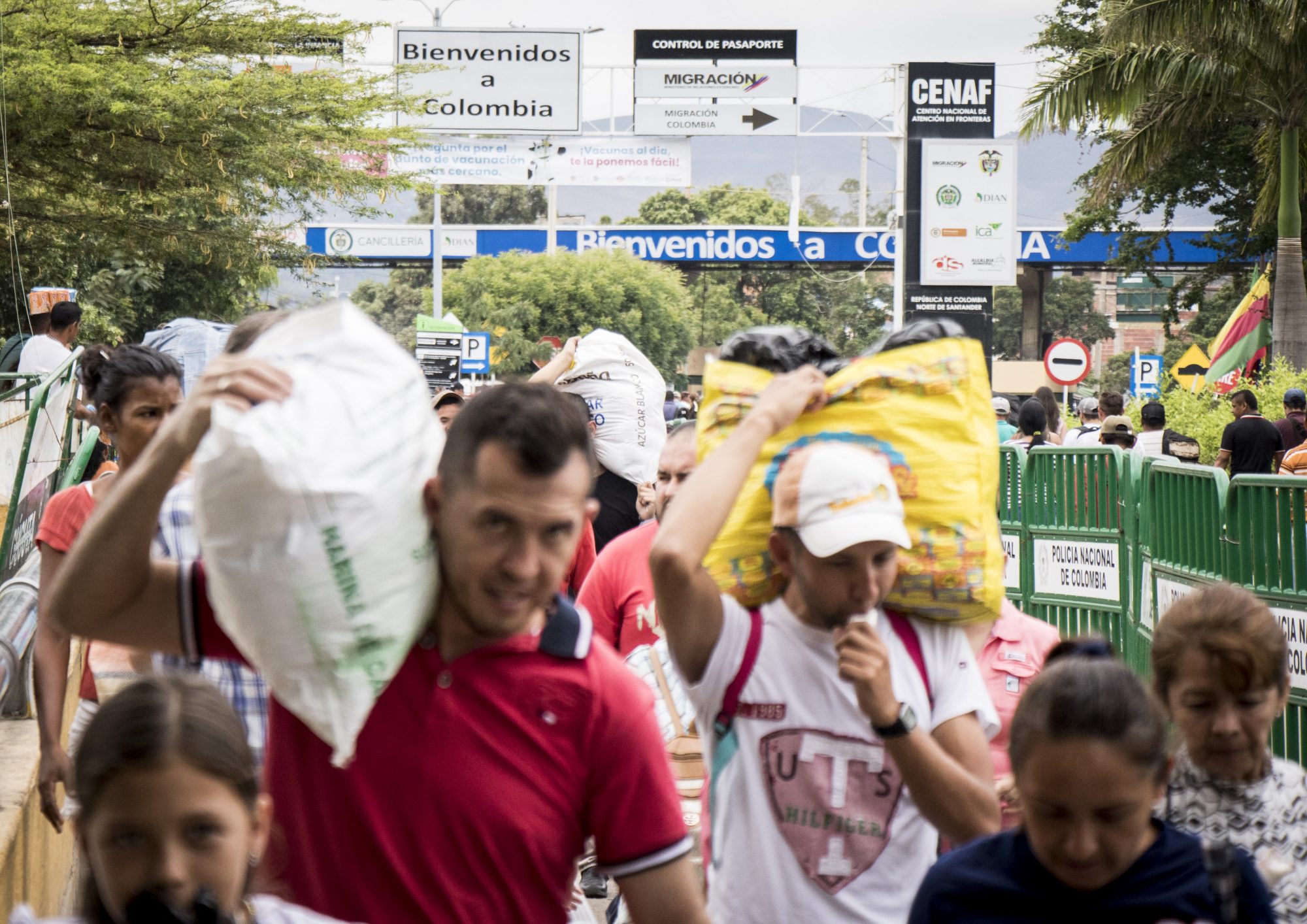 Aid ‘desperately needed’ in Venezuela – Channel 4 News