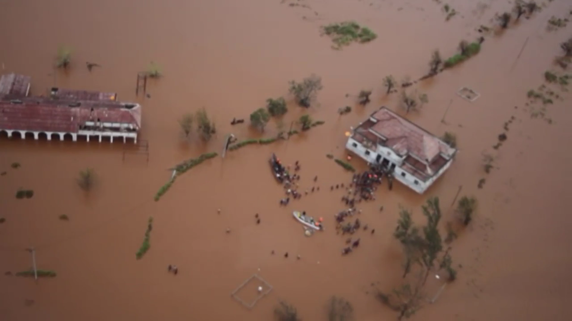More than 200 confirmed dead after Cyclone Idai – Channel 4 News