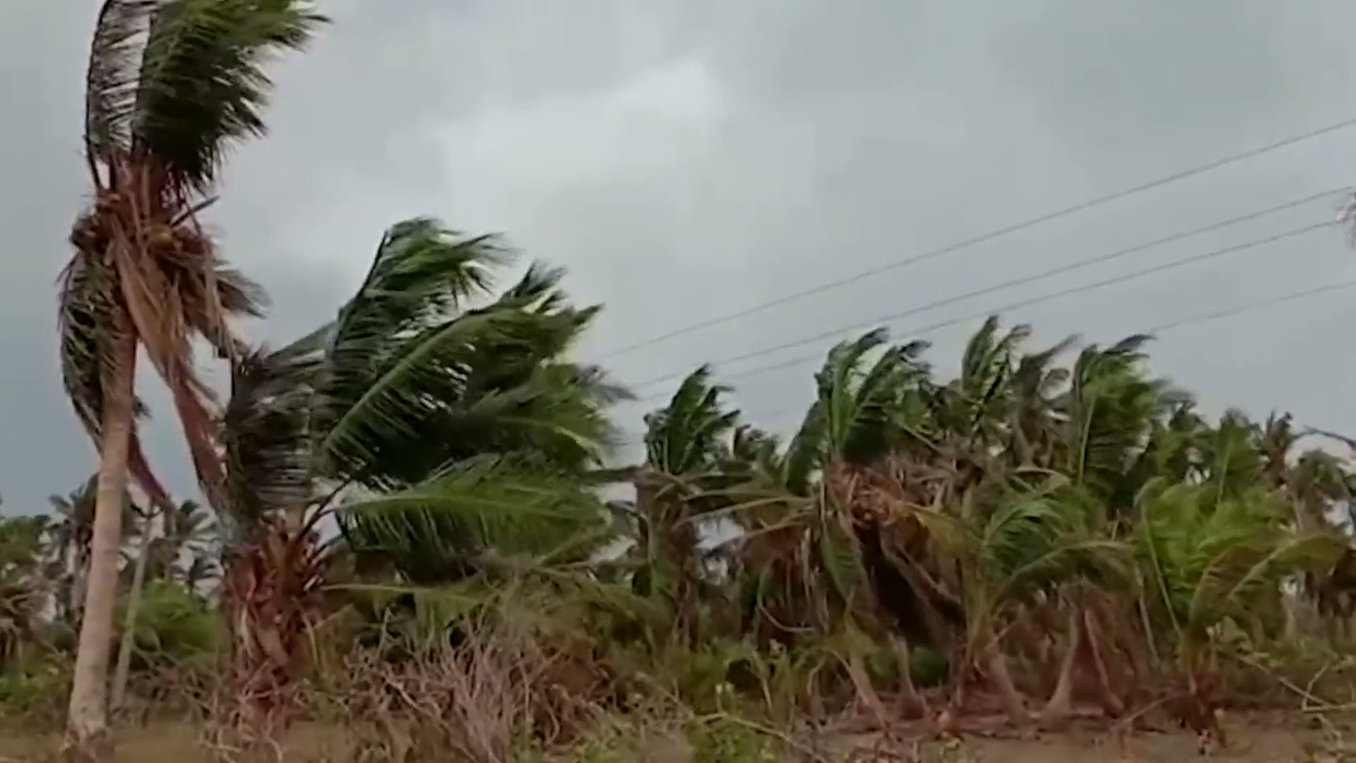 Huge cyclone heads for Indian coast – Channel 4 News