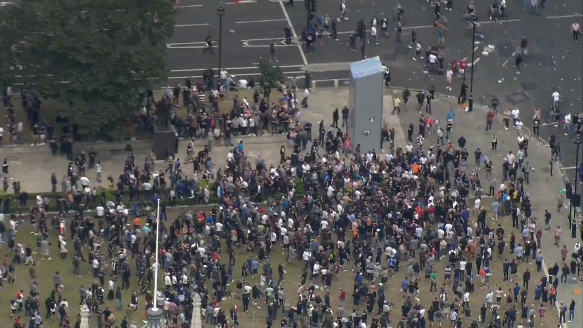 Far right activists and statue ‘protectors’ clash with police in London ...