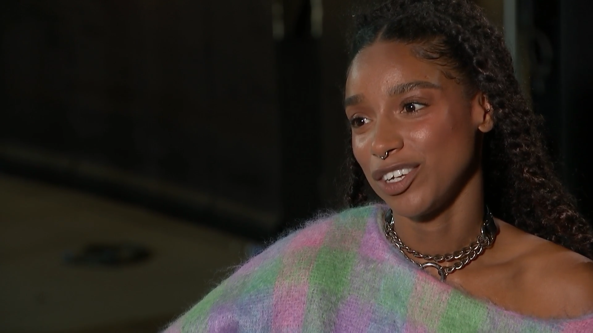 Lianne La Havas On Performing To An Empty London Venue Channel 4 News lianne-la-havas-on-performing-to-an-empty-london-venue-channel-4-news